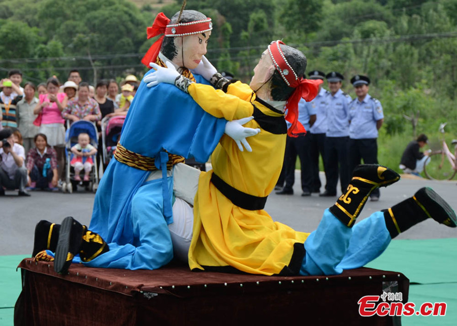 2,000-year-old puppet-wrestling performance in Qingshui, Gansu (4/5 ...