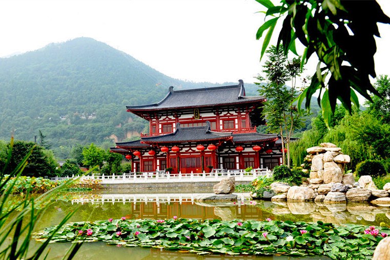 Huaqing Pool (Huaqing Palace) - Headlines, features, photo and videos ...