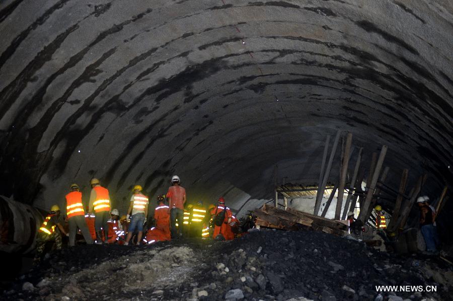 14 alive, 1 out of contact following tunnel collapse (1/4) - Headlines ...