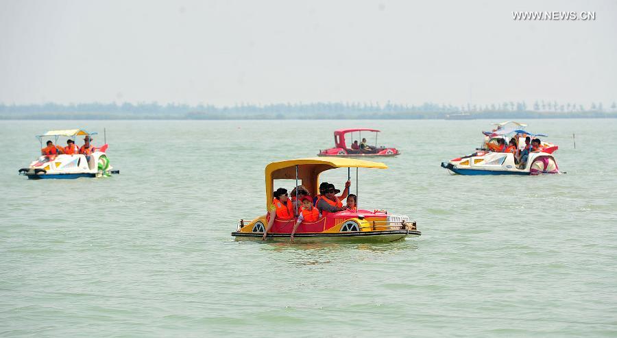 Shahu Lake welcomes summer peak season (5/6) - Headlines, features ...